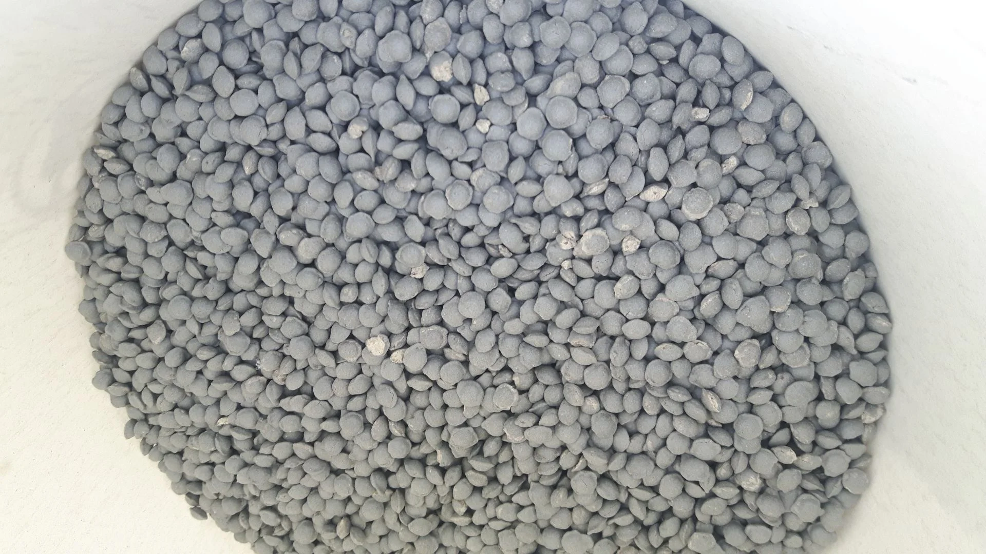 Unveiling Bentonite's Chemical Impact in Oil & Gas Industry | SBL